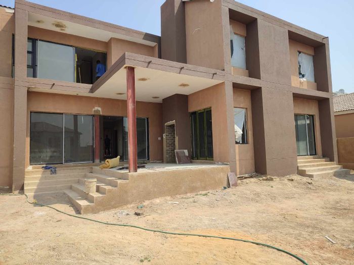 Thatchfield Houses for sale