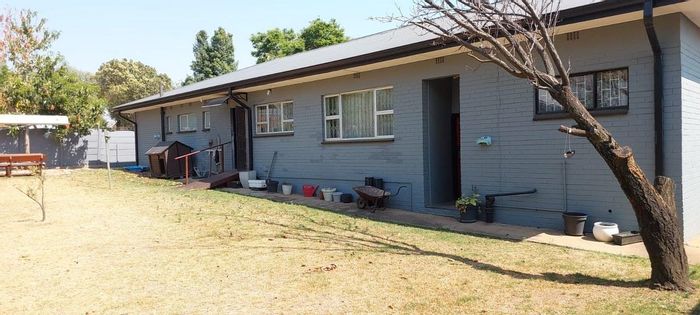 South Crest Property: property and houses to rent in South Crest ...