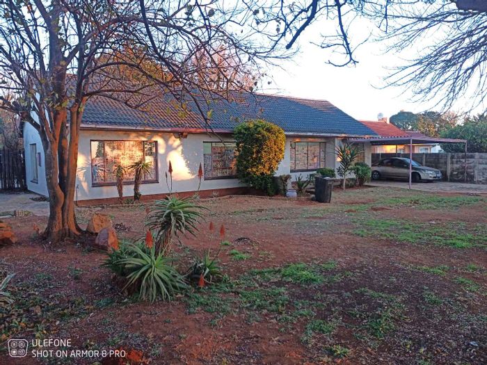 Properties for sale in Rondebult - view houses and apartments