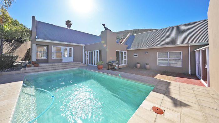 Plattekloof houses and clusters (45 properties)