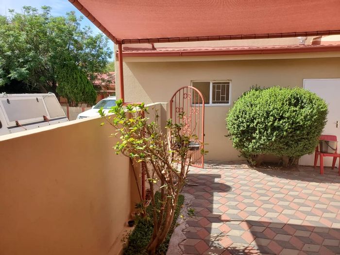 Home | Pieter Senekal