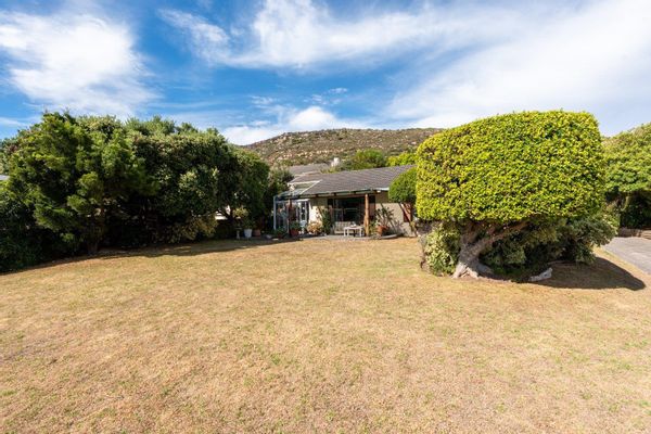 3 Bedroom House in Fish Hoek Central For Sale R2,950,000 #2272016