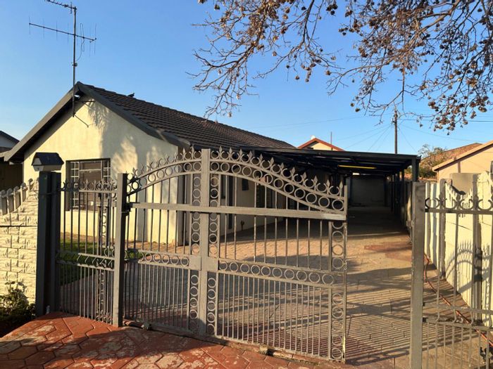 Eersterust: 18 Houses for sale