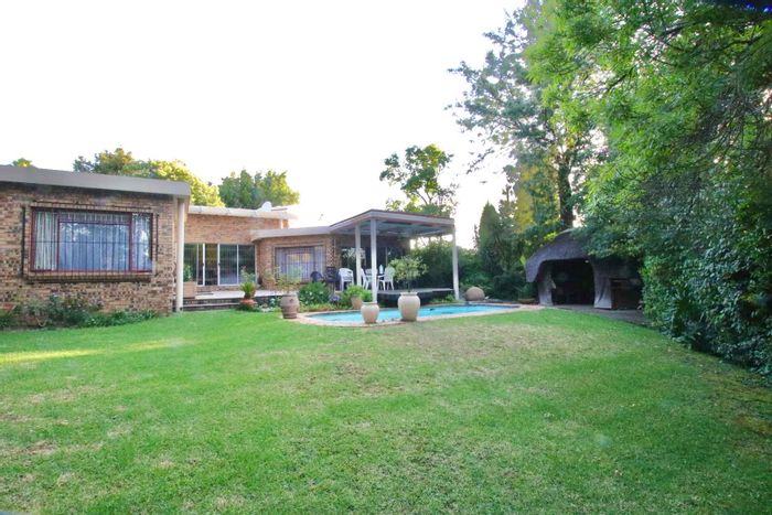 Houses for sale in Sunninghill