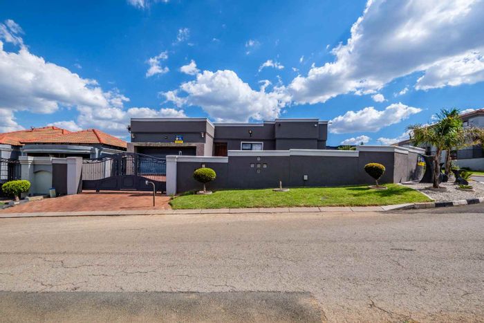 Houses for sale in Mondeor