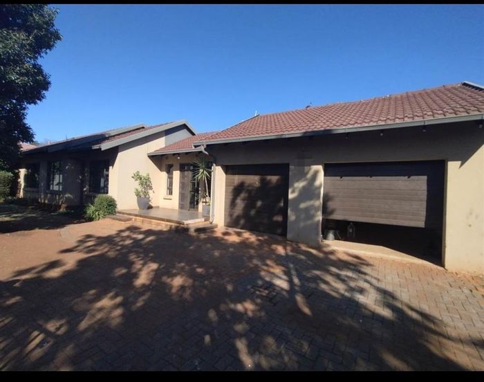 Houses for sale in Dawn Park