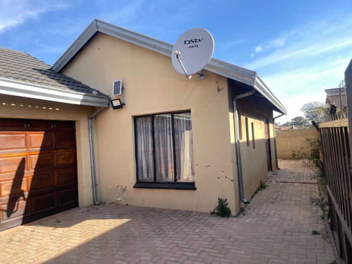 Properties for sale in Daveyton - view houses and residential land