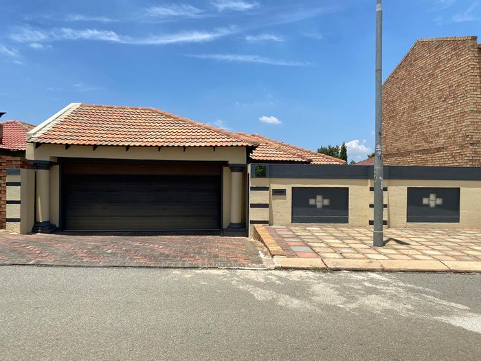 Houses for sale in Alveda Park