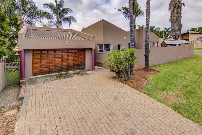 Glen Marais Houses for sale