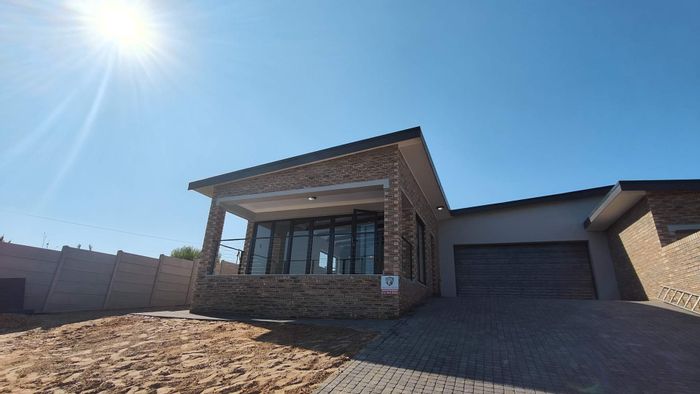 Ronel de Beer | De Beer Real Estate