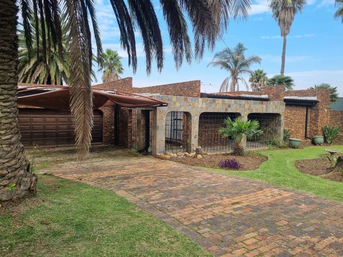 Houses for sale in Sunward Park