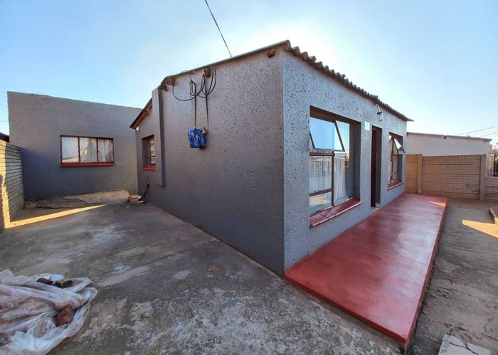 Atteridgeville: 16 Houses for sale