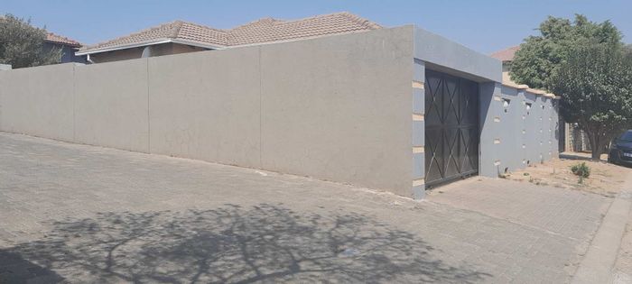 Houses for sale in Cosmo City