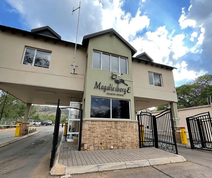 Properties for sale in Magaliesberg Country Estate - view residential ...