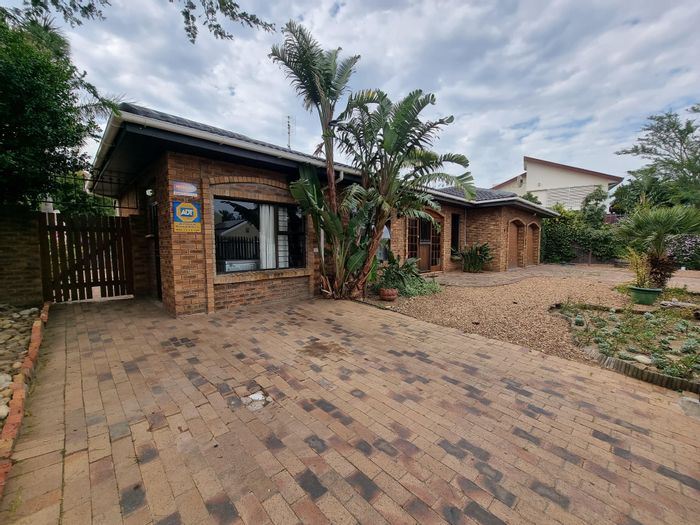 Strand Houses for sale