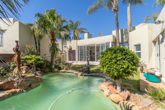 Houses for sale in Sunninghill