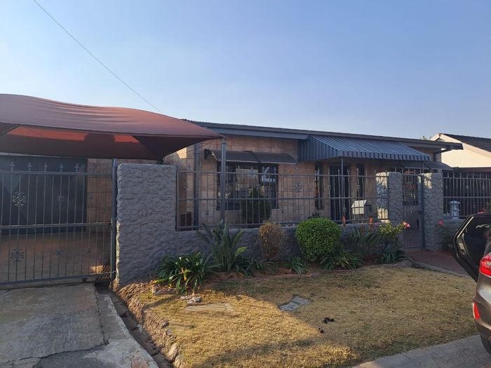 Properties for sale in Actonville - view houses
