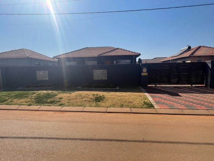 Houses for sale in Lufhereng