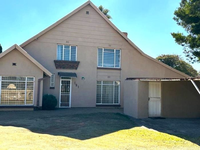 Residential properties for sale in Robertsham