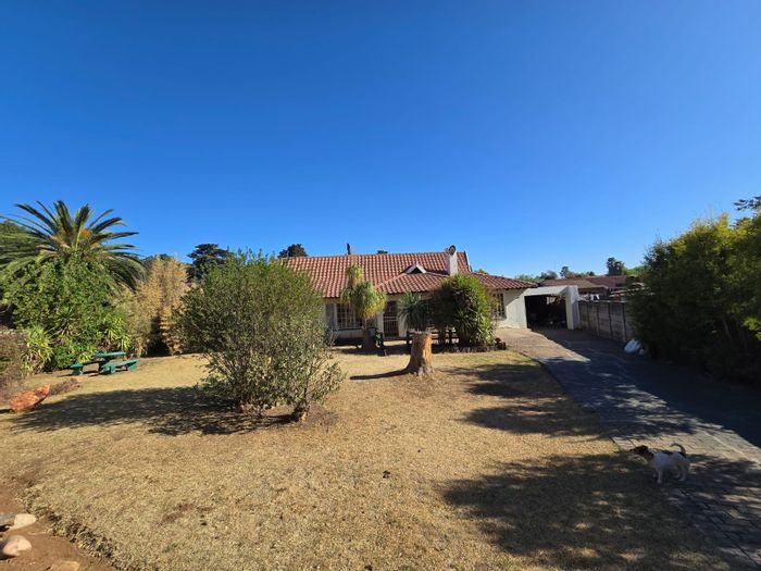 Houses for sale in Dersley