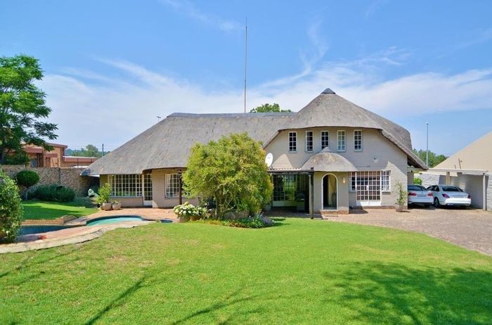 Houses for sale in Sunninghill